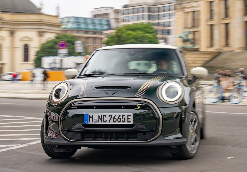 MINI Cooper SE in the Resolute Edition- Tradition meets the future ...